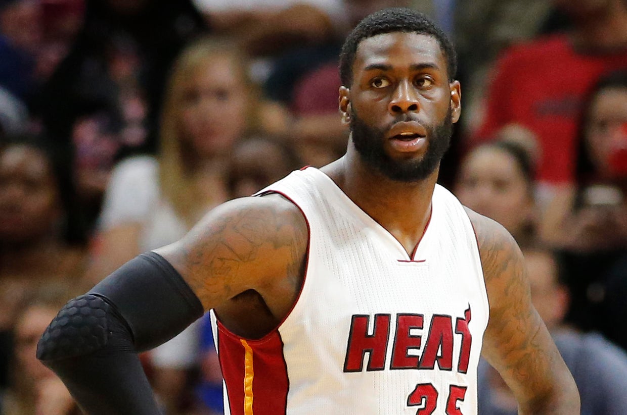 Clippers player Willie Reed arrested on domestic violence charge - CBS News