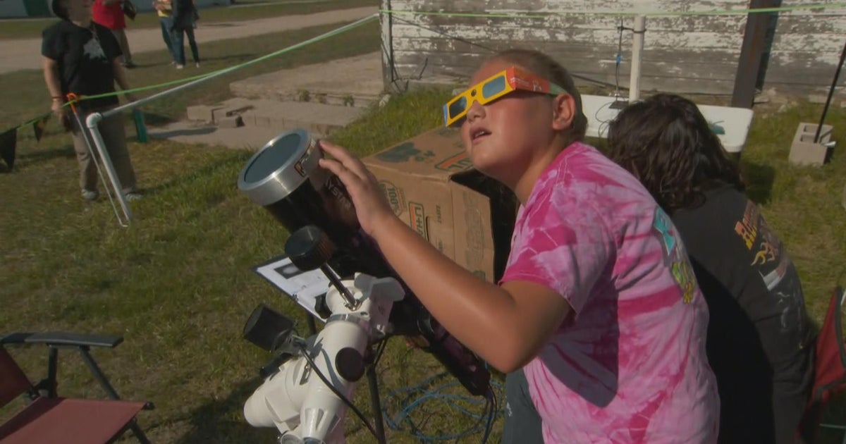 Teenage citizen scientists journey to gather photos of total solar ...