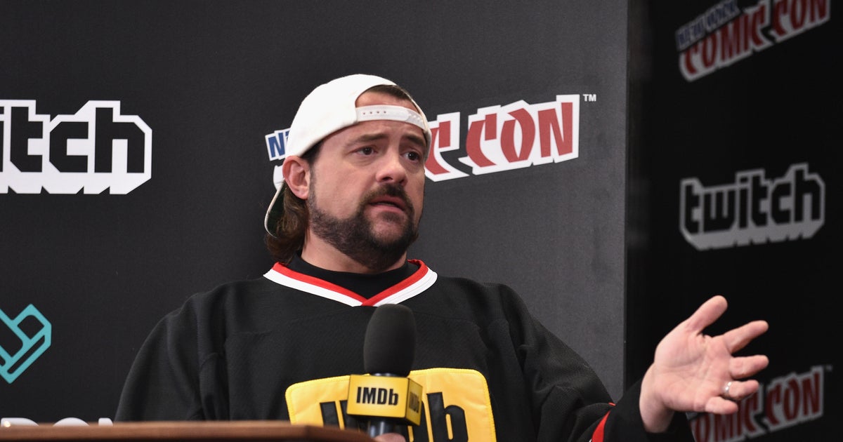 Kevin Smith shares selfie, says he suffered "massive heart attack ...