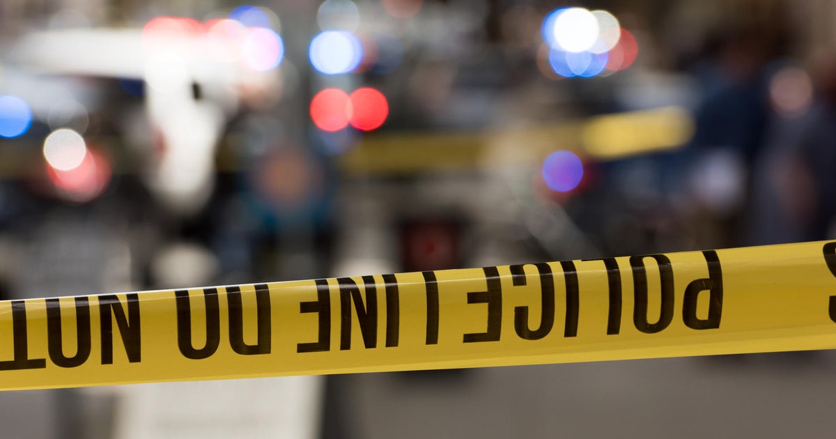 Newspaper carrier stumbles upon man's dead, nude body in Maine street ...