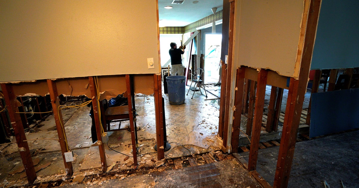 Texas day laborers say they're exploited after Harvey - CBS News