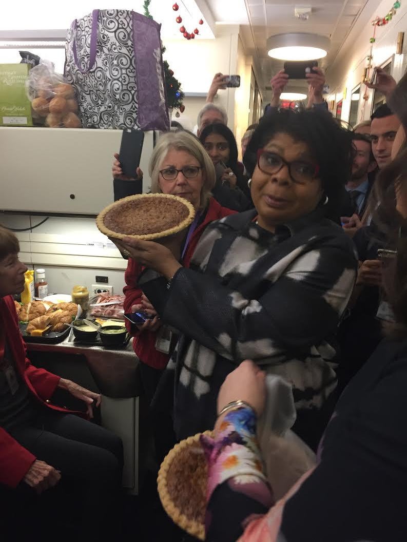 White House press secretary Sarah Sanders ends #PieGate - CBS News