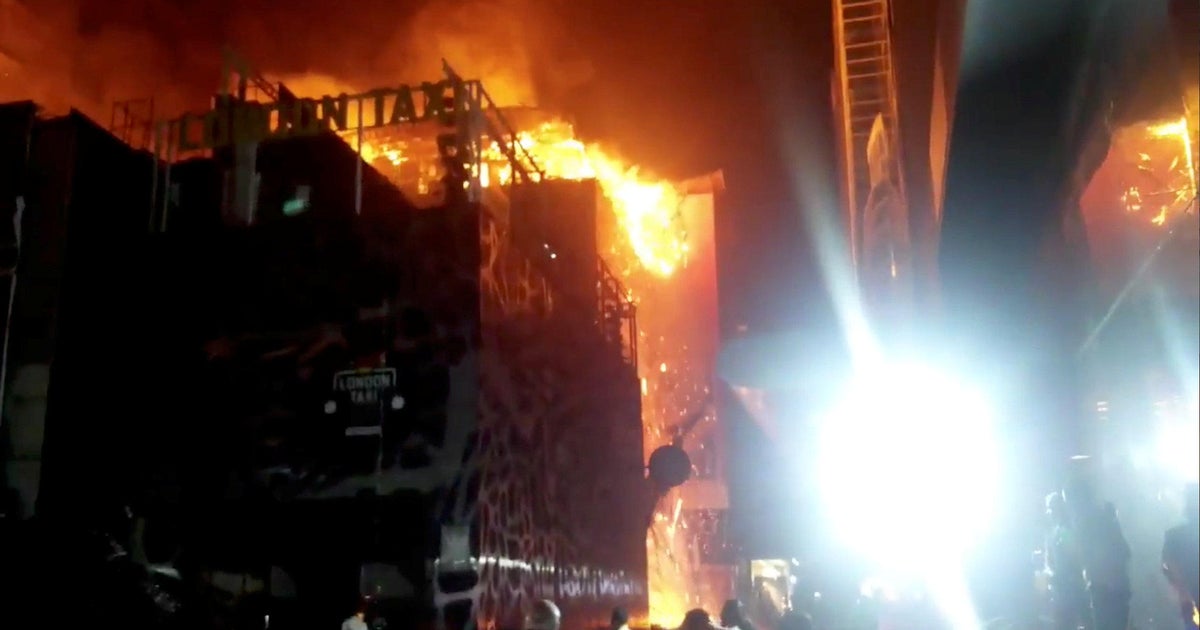Mumbai Rooftop restaurant blaze kills at least 15 - CBS News