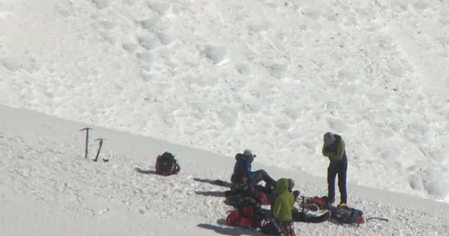 Dramatic rescue effort on Oregon's Mt. Hood - CBS News