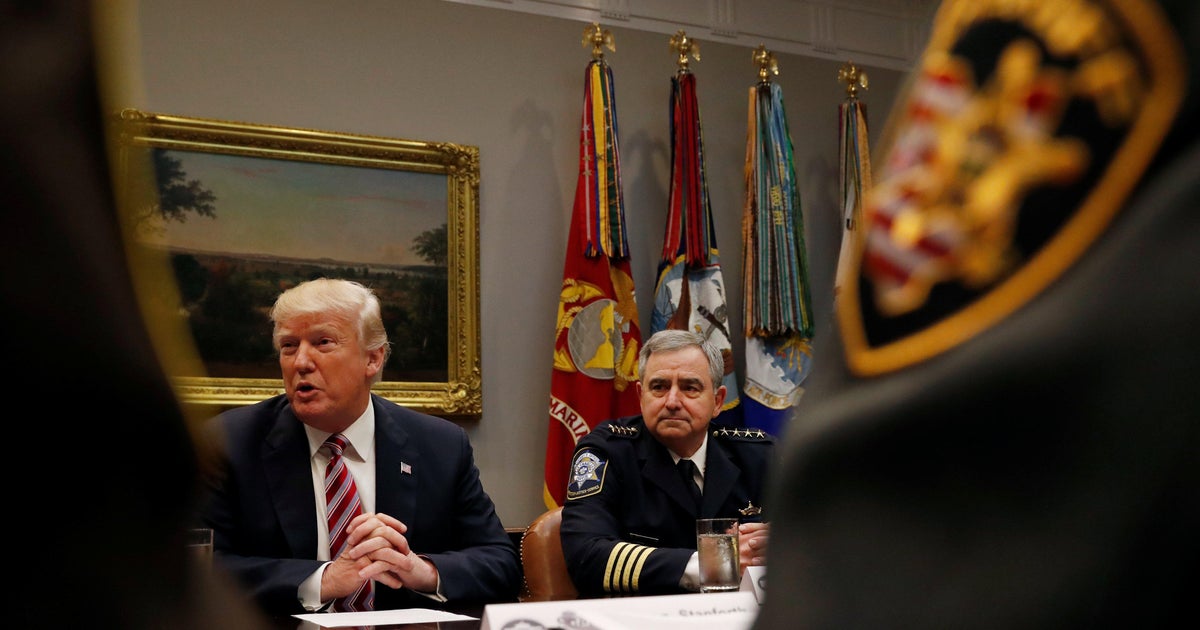 Trump hosts National Sheriffs' Association for White House roundtable ...
