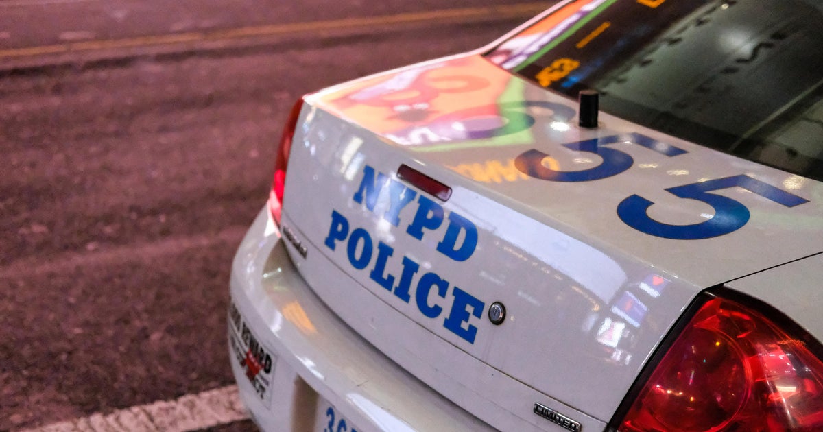 2 women slashed in face in attacks in Manhattan - CBS News