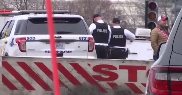 Car Hits White House Security Barrier Cbs News
