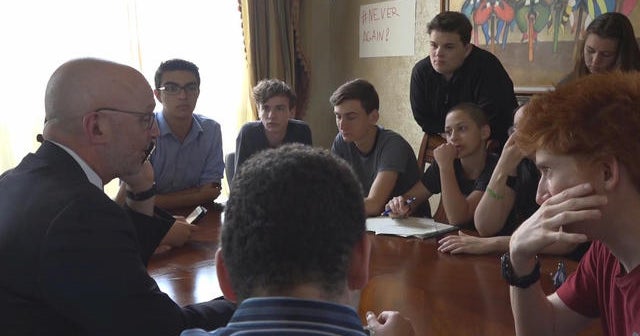 Congressman Ted Deutch visits Cameron Kasky's home - CBS News