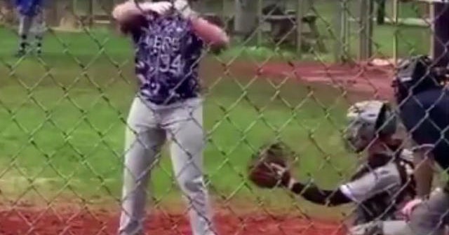 One-armed baseball catcher is inspiring people across U.S. -- and he's ...