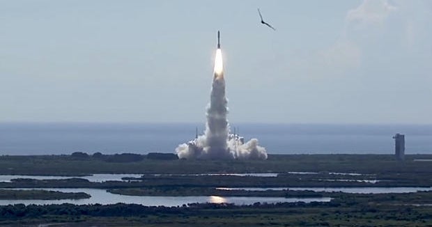 Powerful Atlas 5 rocket launches multi-satellite military payload - CBS ...