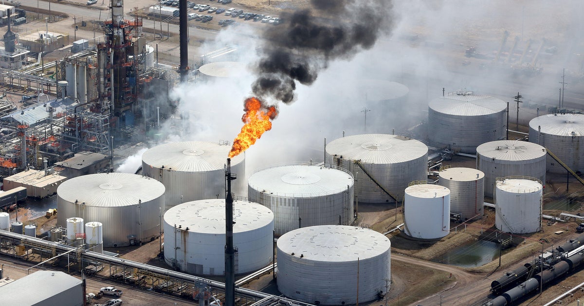 Superior, Wisconsin explosion: Blast rocks Husky Energy oil refinery in ...