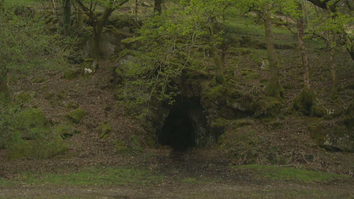 The century-long royal tradition of Welsh gold wedding rings - CBS News