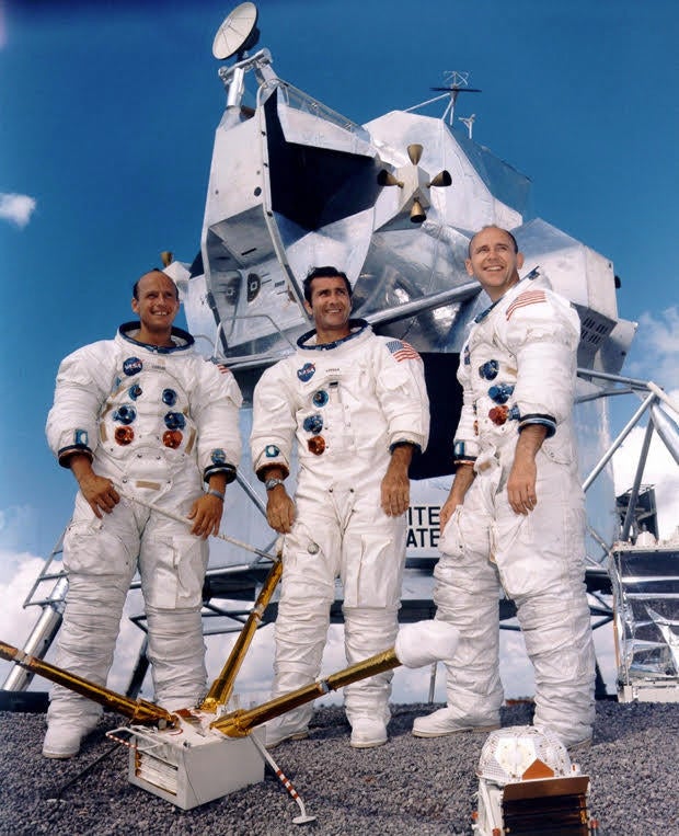 Alan Bean, astronaut who walked on the moon, dies at 86 - CBS News