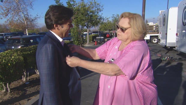 Louie Anderson: Playing a woman is a tribute to my mom - CBS News