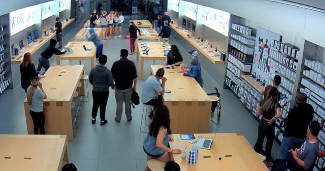 Apple Store robbery caught on video - CBS News