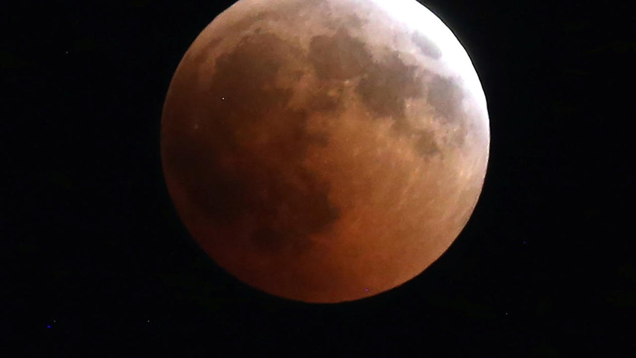 Blood moon live stream: Total lunar eclipse today coincides with "Blood ...