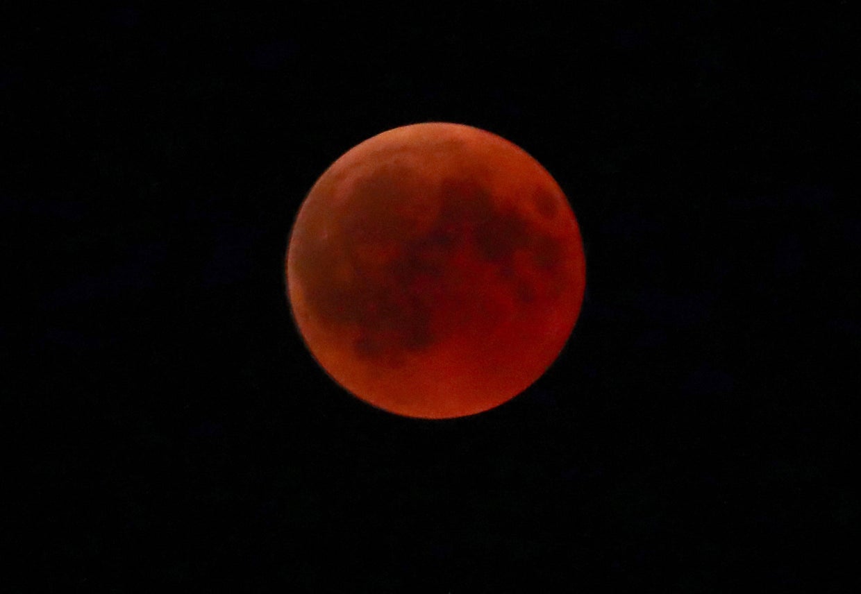 Spectators around the world marvel at rare "blood moon" eclipse - CBS News