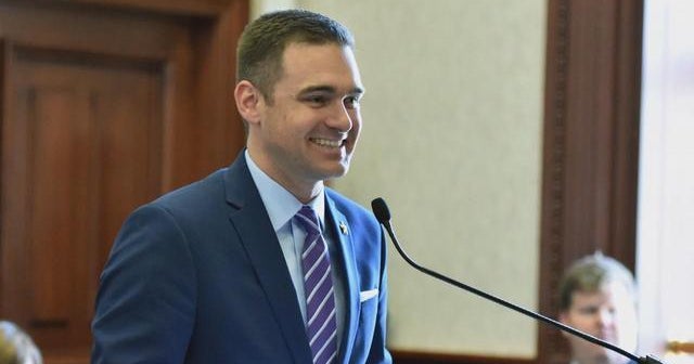 Illinois lawmaker Nick Sauer quits amid revenge porn allegations - CBS News