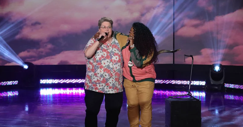 Missy Elliott performs with her "funky white sister" on "Ellen" - CBS News