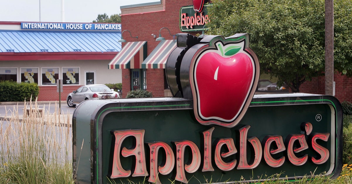 Applebee's Waitress Told 'We Don't Tip Black People' - CBS New York