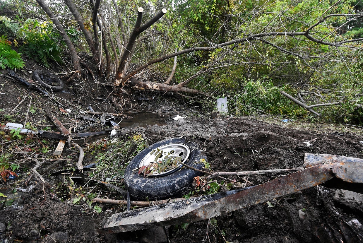 Limo crash: Scene of fatal crash involving limousine near Apple Barrel ...