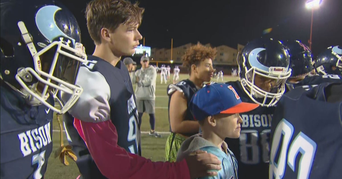 Kicker Who Raises Money For Cancer Connects With Young Fan Over ...