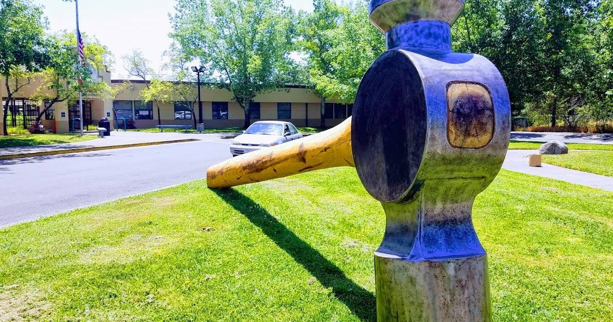 $1,000 Reward To Nail Thieves Of Healdsburg Hammer Sculpture - CBS San ...
