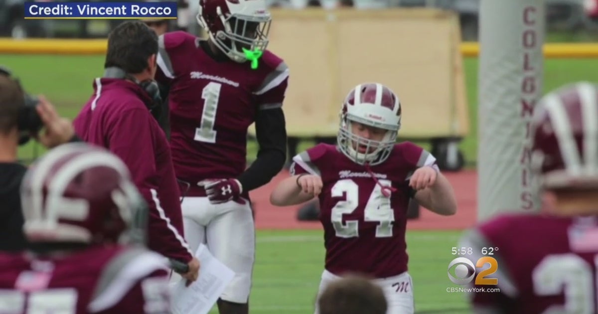 High School Football Player With Down Syndrome Scores First TD - CBS ...
