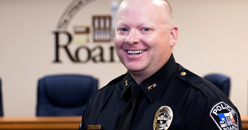 Long-Time Roanoke Police Officer Sworn In As Chief - CBS Texas