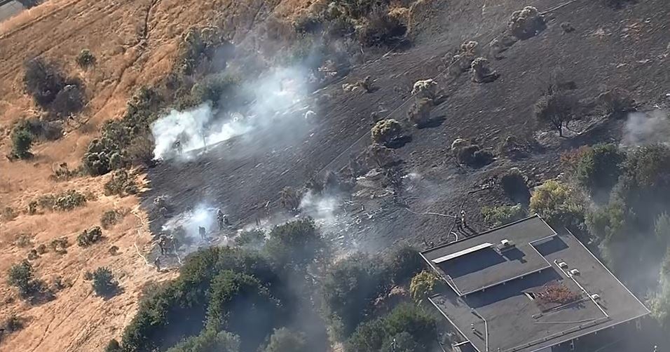 Brush Fire Threatens Homes In Castro Valley - CBS San Francisco