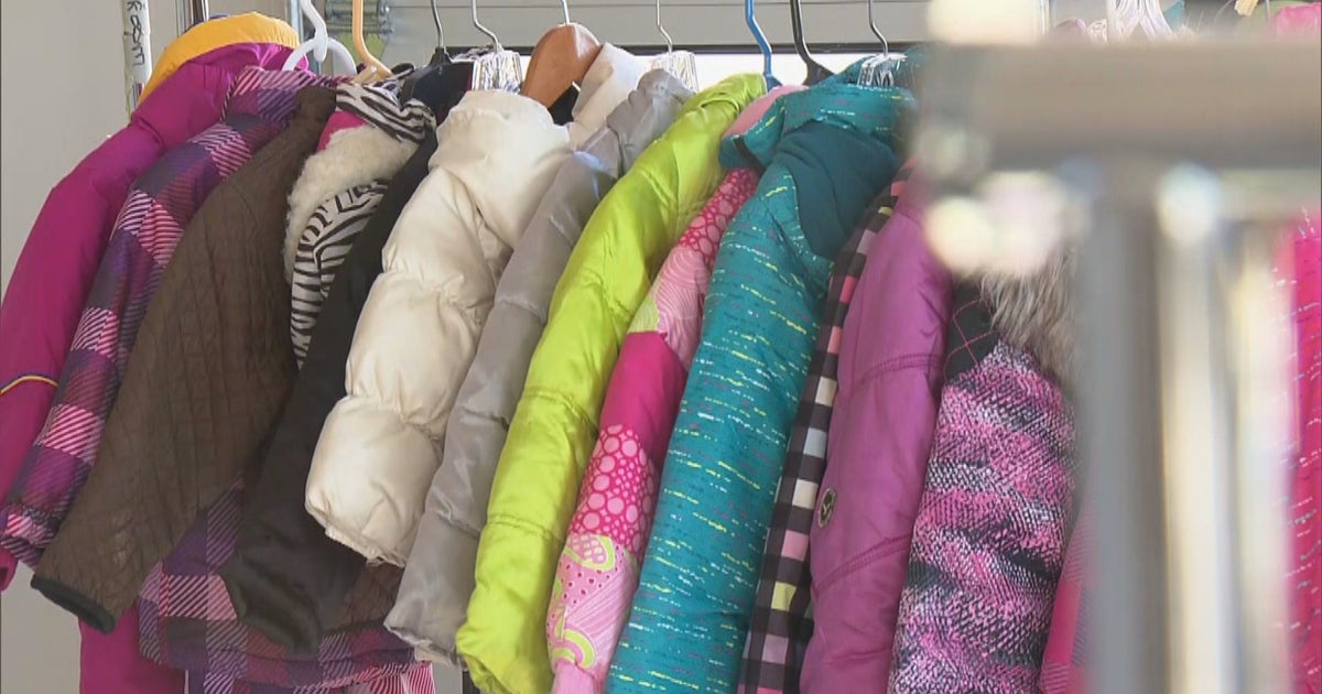 Chicago suburb hosting winter clothing drive for people in need - CBS ...