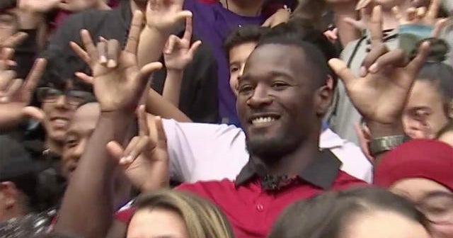 NFL's only deaf player Derrick Coleman inspires kids at a school for ...