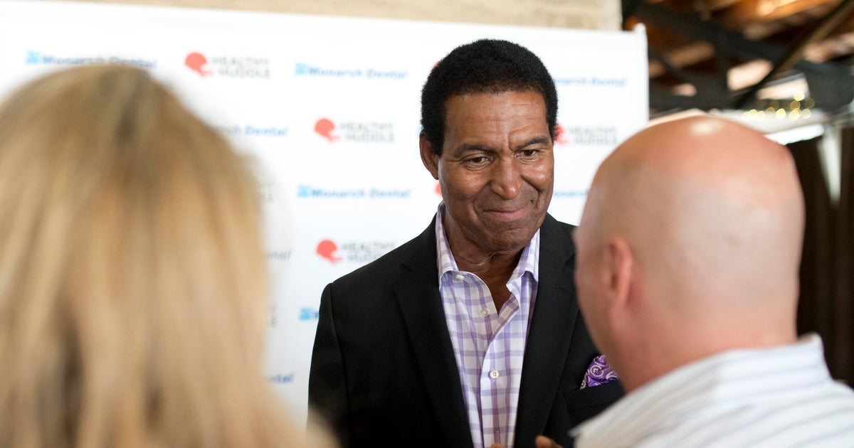 Ex-NFL star Isiah Robertson killed in car crash - CBS News