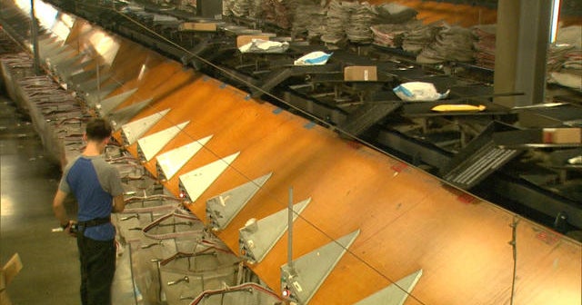 How UPS helps Santa during the holidays - CBS News