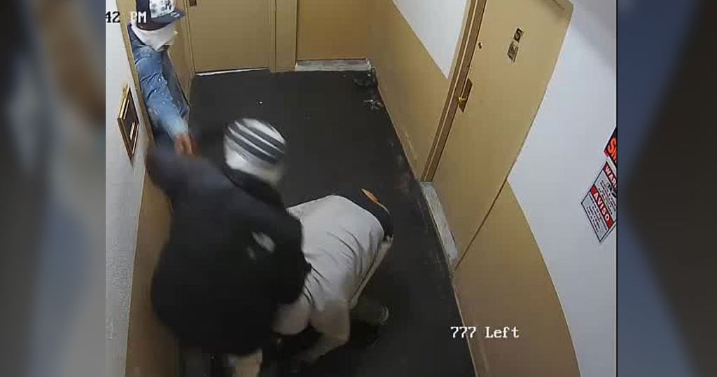 Police: Help Needed To ID Men In Video Of Beating, Robbery - CBS New York