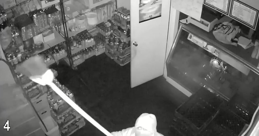 Police Burglars Break Into At Least 7 Brooklyn Businesses Cbs New York