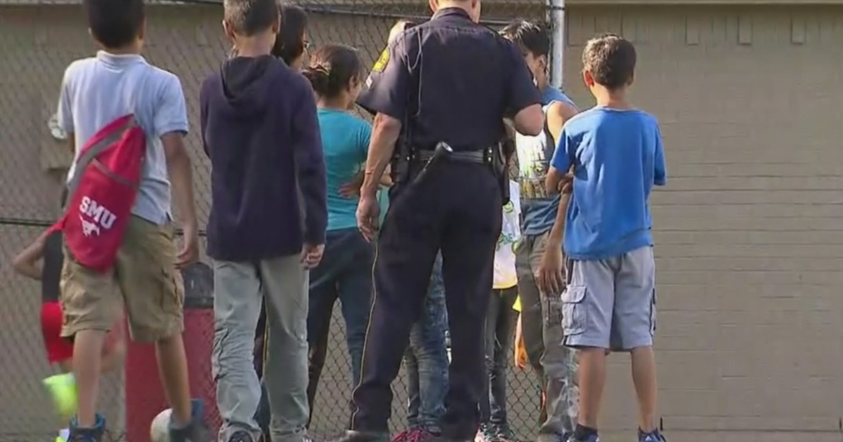 Dallas To Reinstate Teen Curfew - CBS Texas