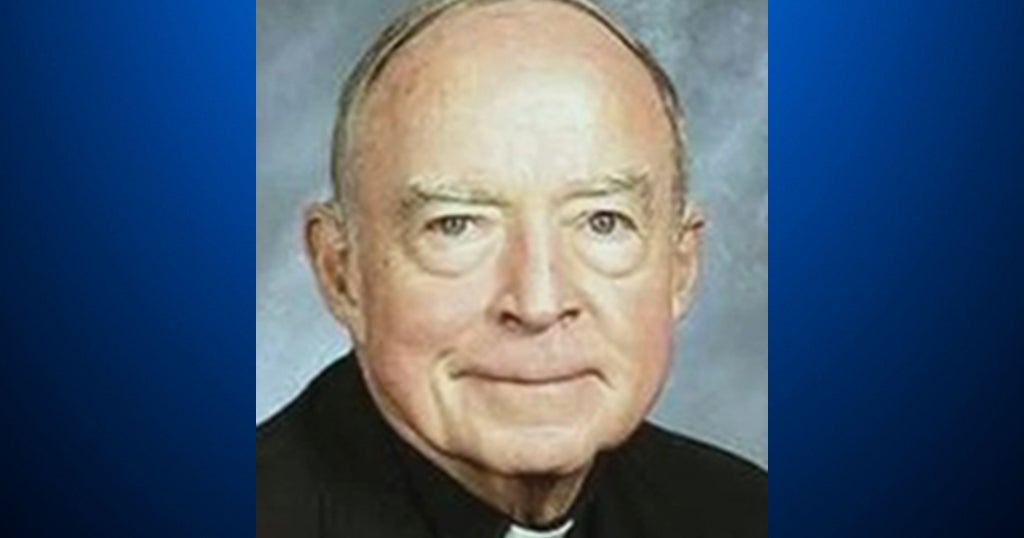 Judge Throws Out Retired Priest's Sexual Assault Conviction - CBS ...