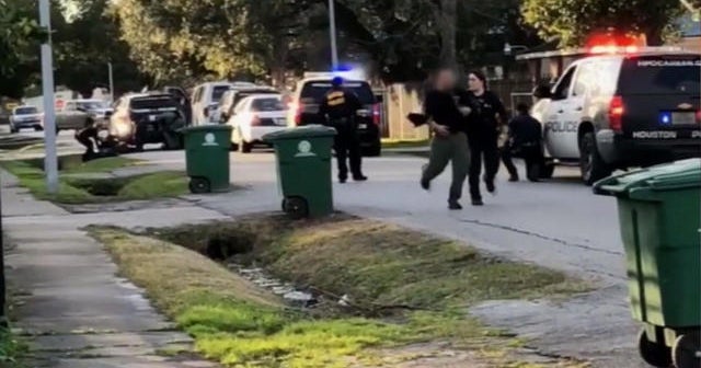 Houston police officers recovering after shootout - CBS News