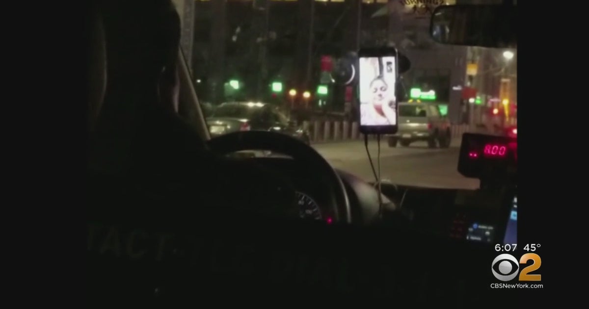 Shocking Video Catches NYC Taxi Driver On FaceTime While Behind The ...