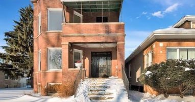 Al Capone's Former Chicago Home Listed For Sale - CBS Chicago