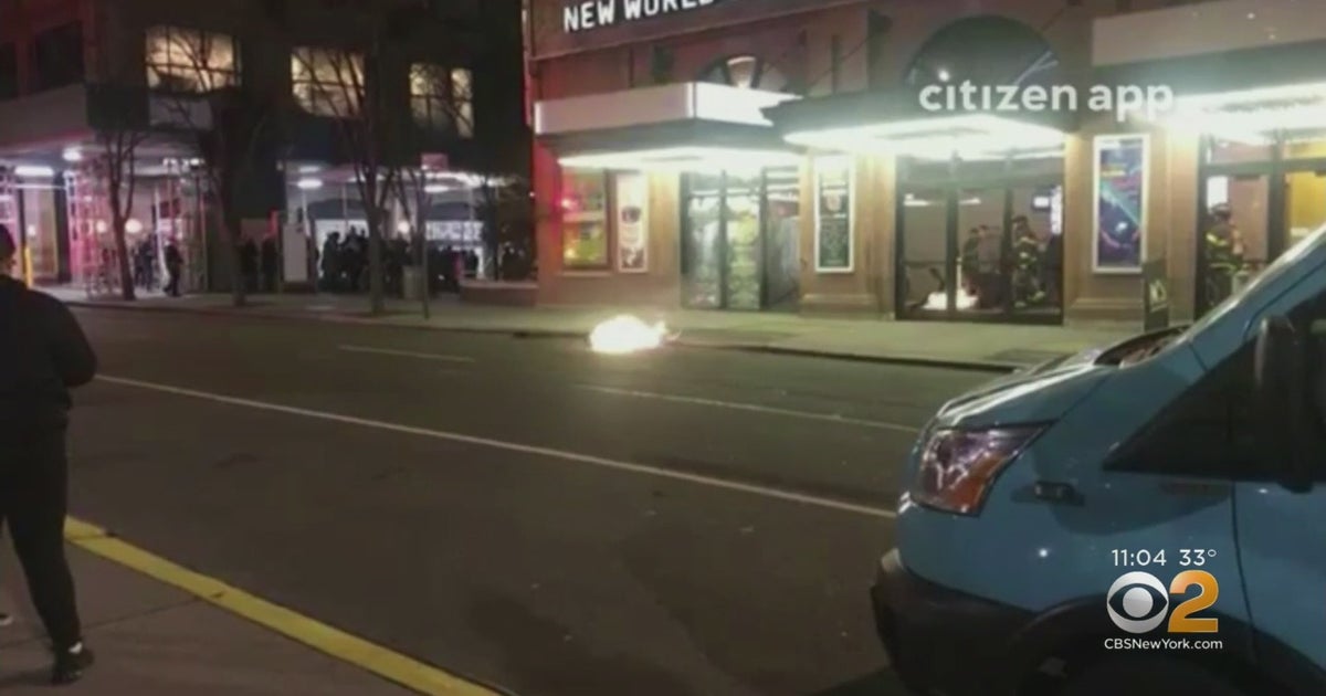 WATCH: 3 Manholes Catch Fire In Manhattan - CBS New York