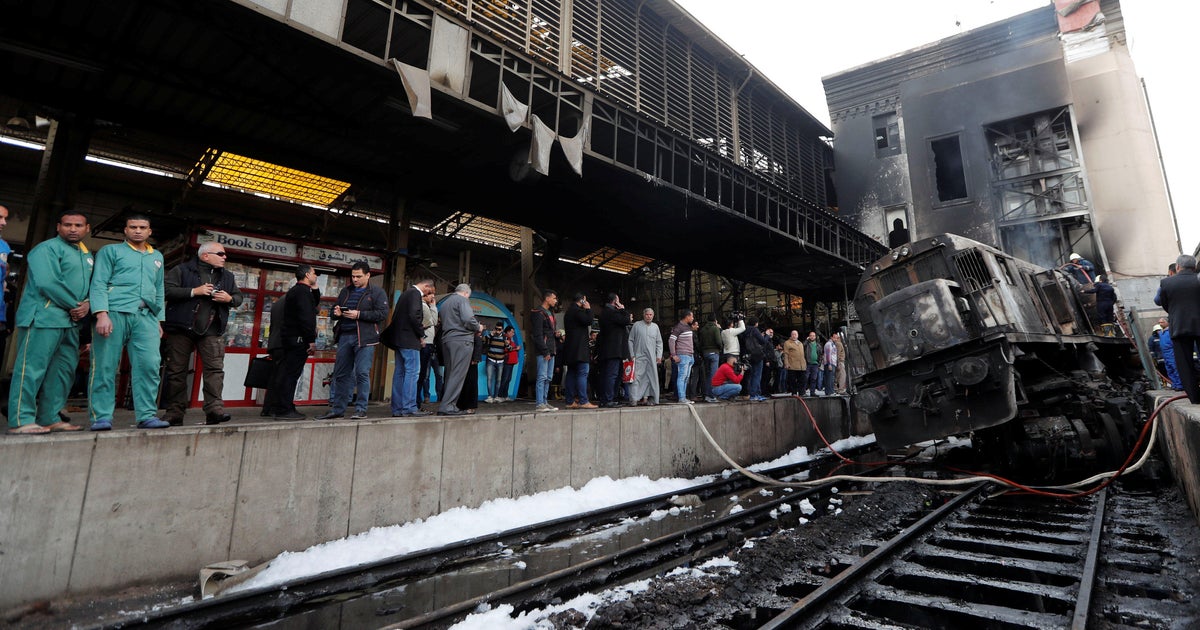 Cairo train crash leaves at least 25 dead in Egypt - CBS News