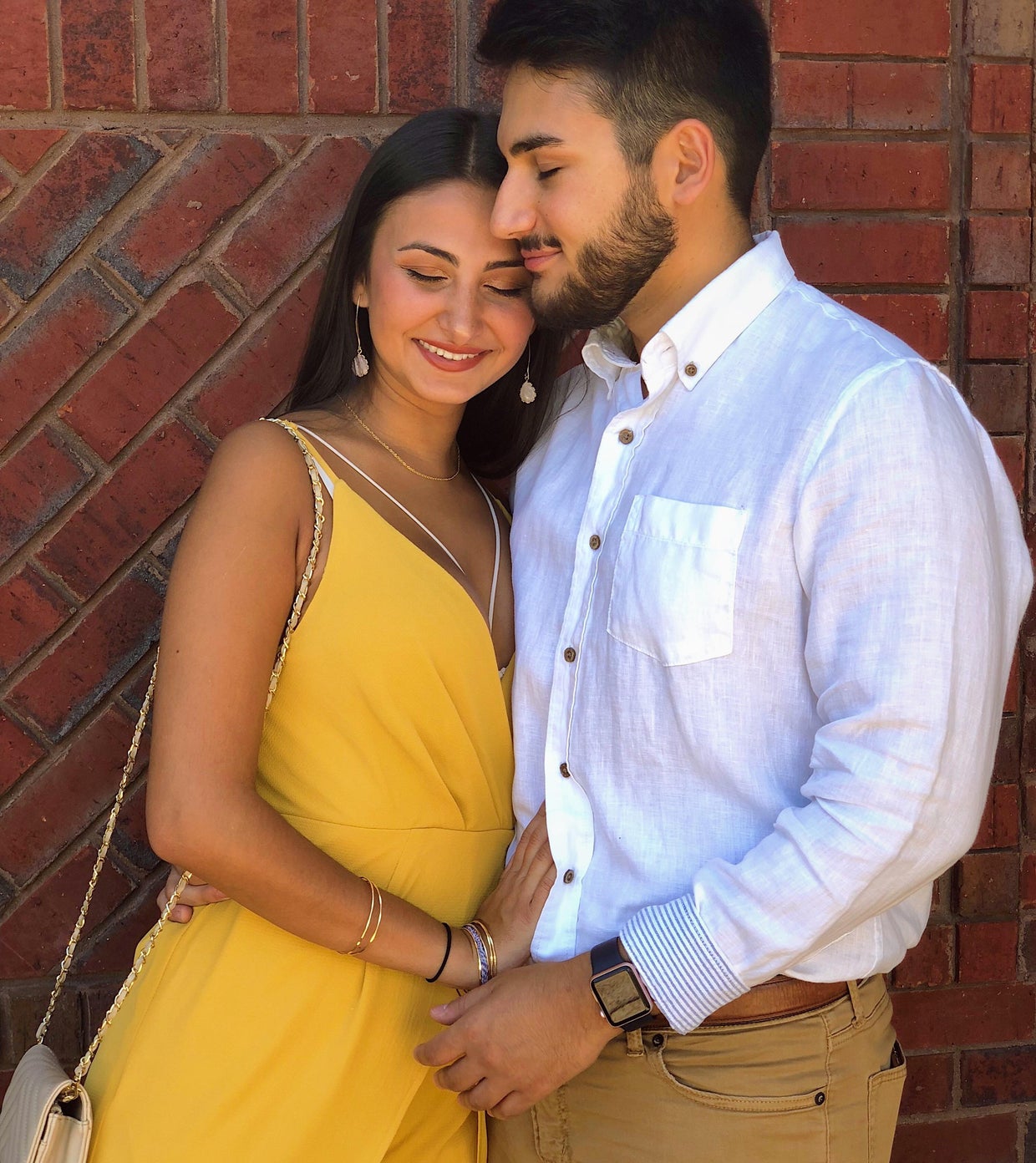 Woman visits fiancé's grave wedding weekend: Woman visits fiancé's ...