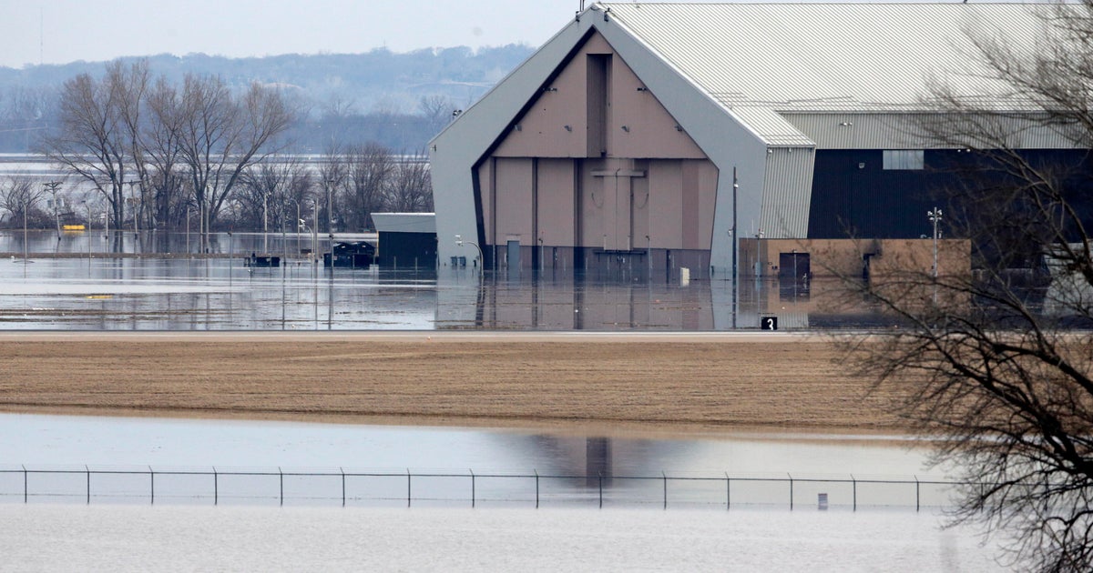 Midwest flooding: Historic, deadly Midwest flooding forces thousands to ...