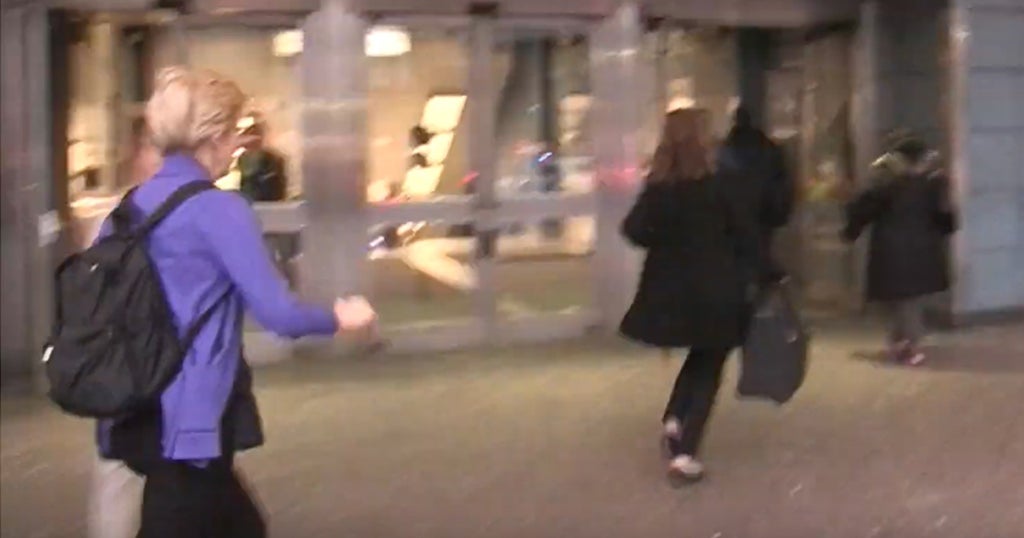 See Her Run: Elizabeth Warren Sprints 'Like Usain Bolt' To Catch Train ...