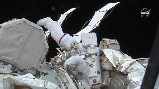 ISS spacewalk: Astronauts try to fix battery problem, run cables ...