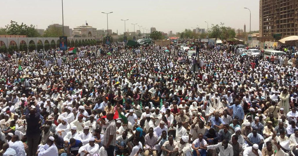 Sudan protests continue after Omar al-Bashir ousted by military junta ...