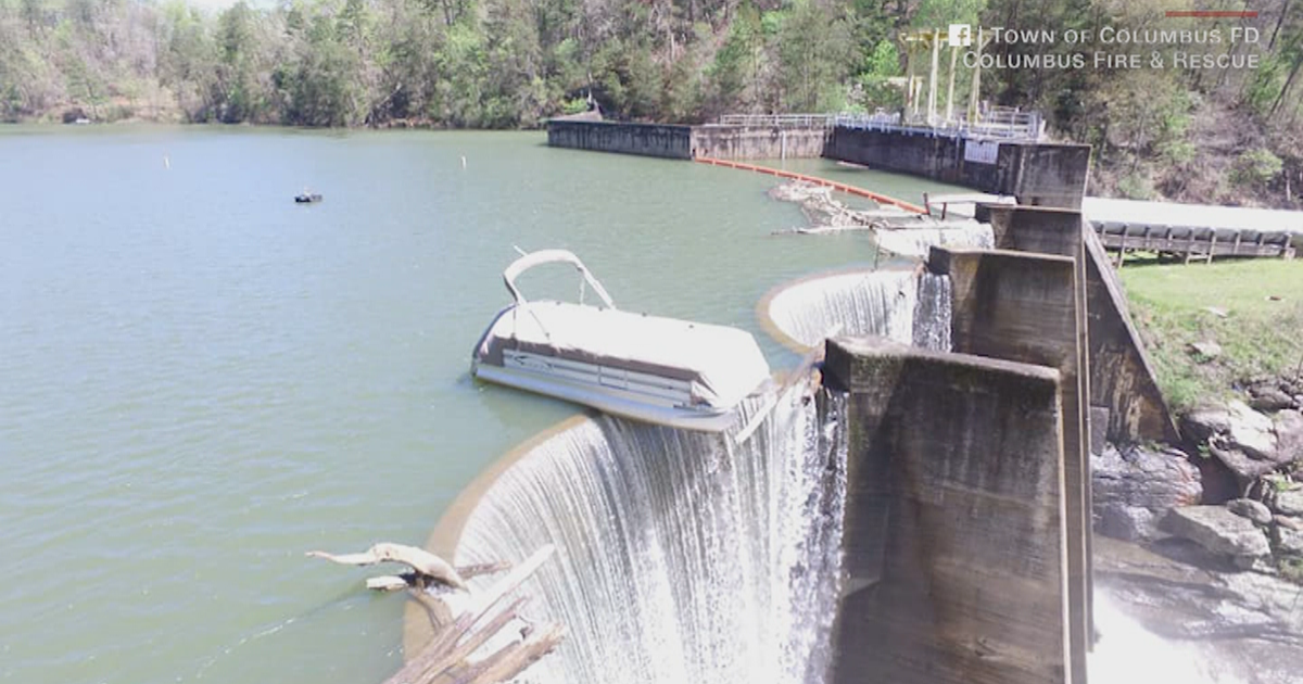 Jaw-Dropping Picture Shows Pontoon Boat Teetering Over Edge Of Dam ...