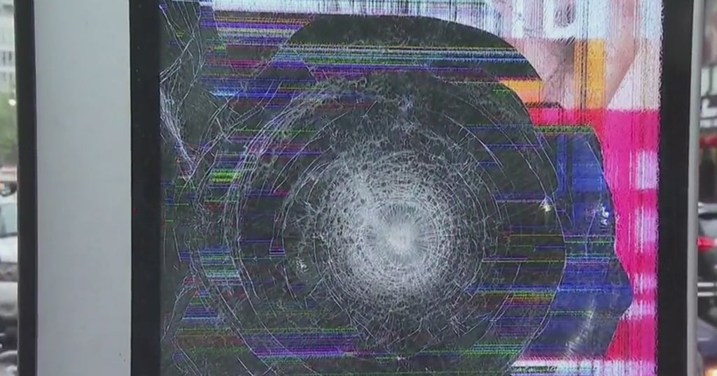 Vandal Smashes 30 LinkNYC Screens At Wi-Fi Kiosks Across City - CBS New ...